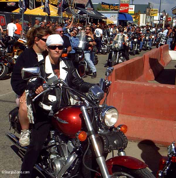 Sturgis Pics - Sturgis women on bikes